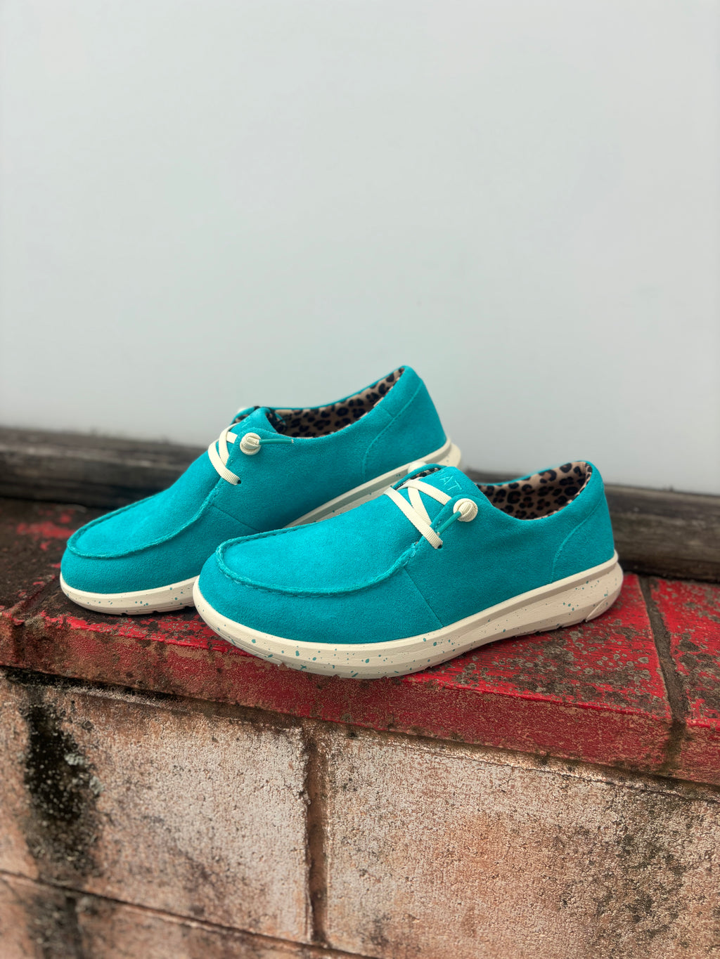 10050971 Ariat Ladies Hilo Shoes Brightest Turquoise – LittleBit Country