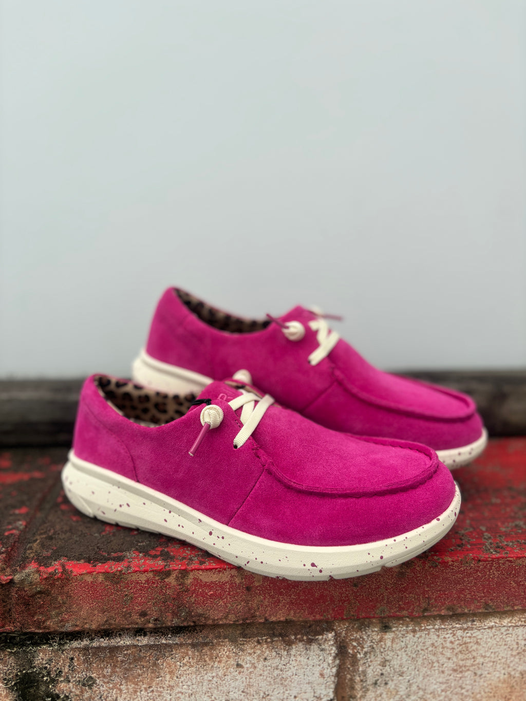 10050972 Ariat Ladies Hilo Shoes Hottest Pink – LittleBit Country